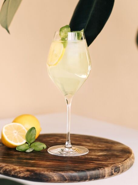 Recette cocktail Basil Spritz | Destination Cocktails